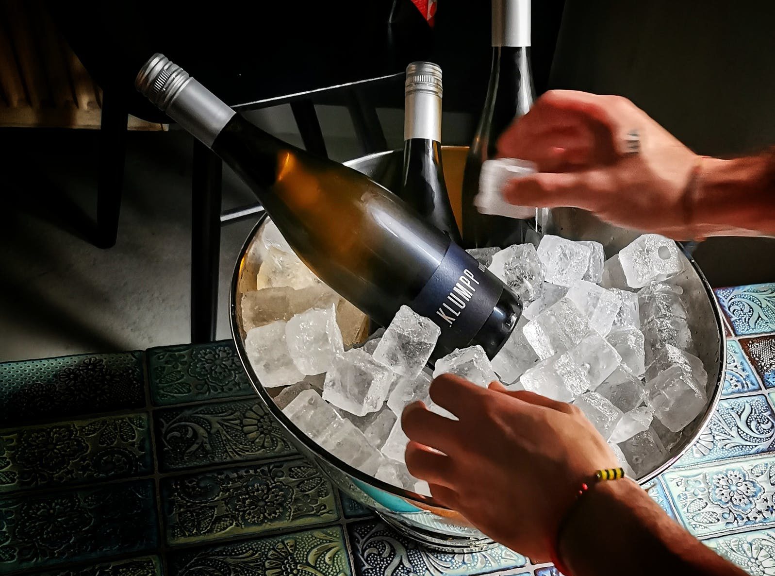 10 Tips How to Host a Champagne Dinner Party at Home